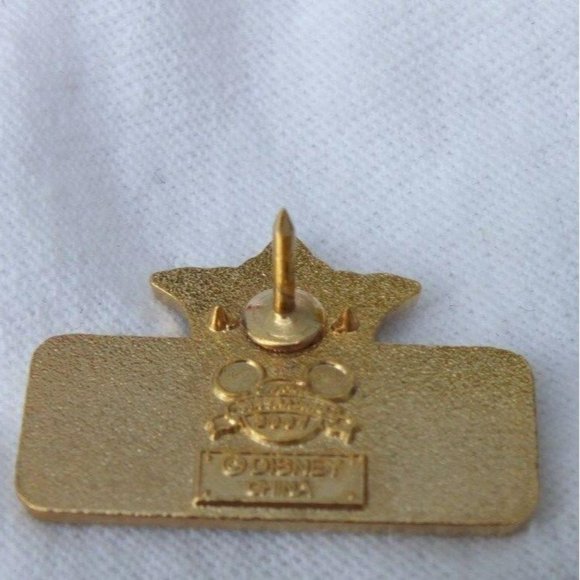 Disney | Toys | Disney Pirates Of The Caribbean Captain Pin Jack ...